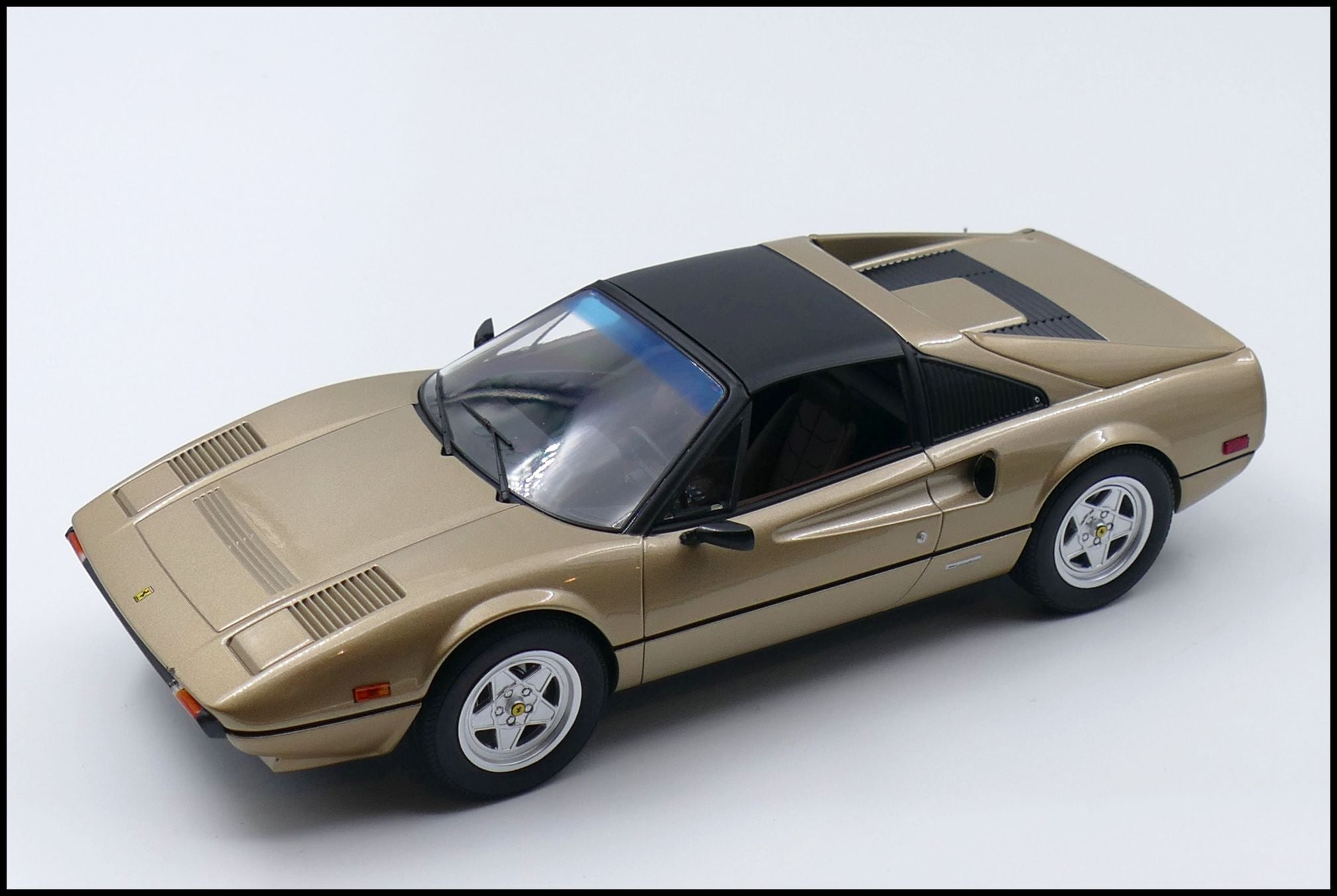 Ferrari 308 GTS Quattrovalvole - oro chiaro 1:18 – Thomas Langejürgen
